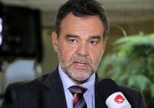 Daniel Almeida: "é hora de salvar o Brasil"