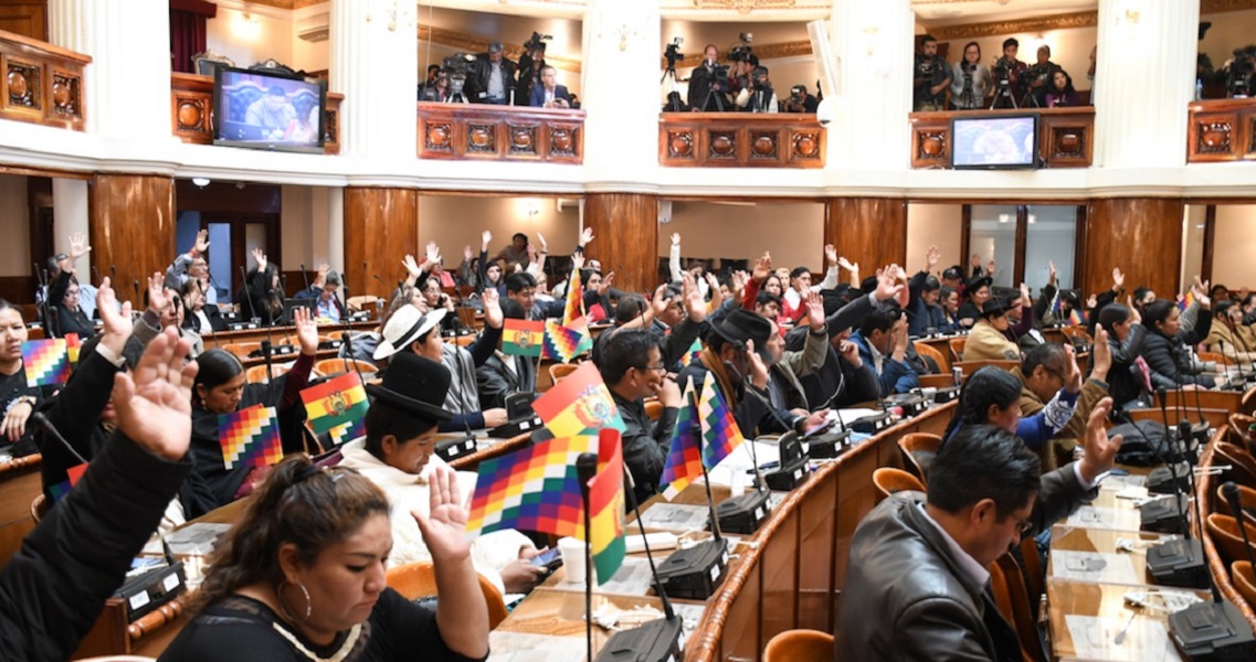 Congresso da Bolívia aprova convocação de novas eleições