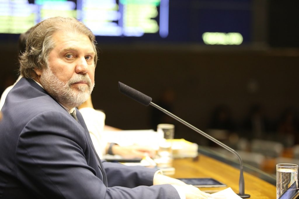 Renildo propõe derrubar veto de Bolsonaro ao projeto de internet para ...