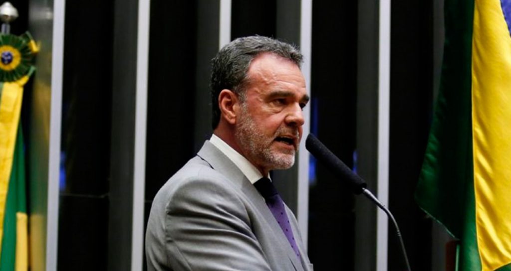 "É hora de salvar os Correios", aponta Daniel Almeida