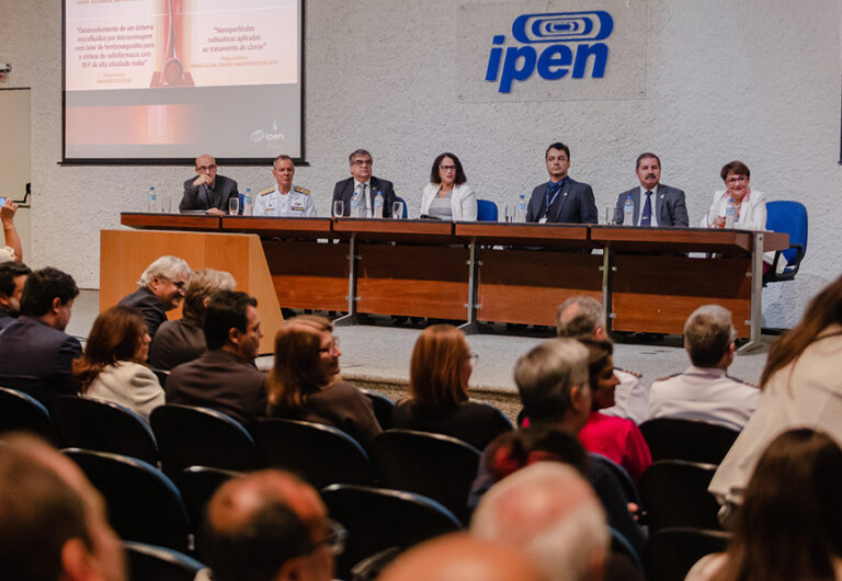 Luciana Santos visita IPEN e defende base produtiva nacional de Saúde