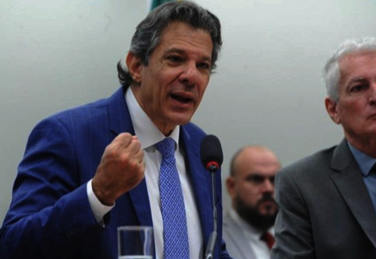 Haddad diz que Trump ataca o Pix para proteger gigantes financeiras dos ...