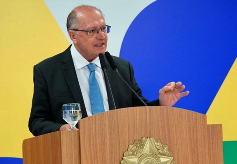 Alckmin defende a rápida retomada da obra da ferrovia Transnordestina